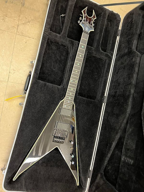 B.C. Rich Jr. V Deluxe with B.C. Rich Hardshell Case | Reverb