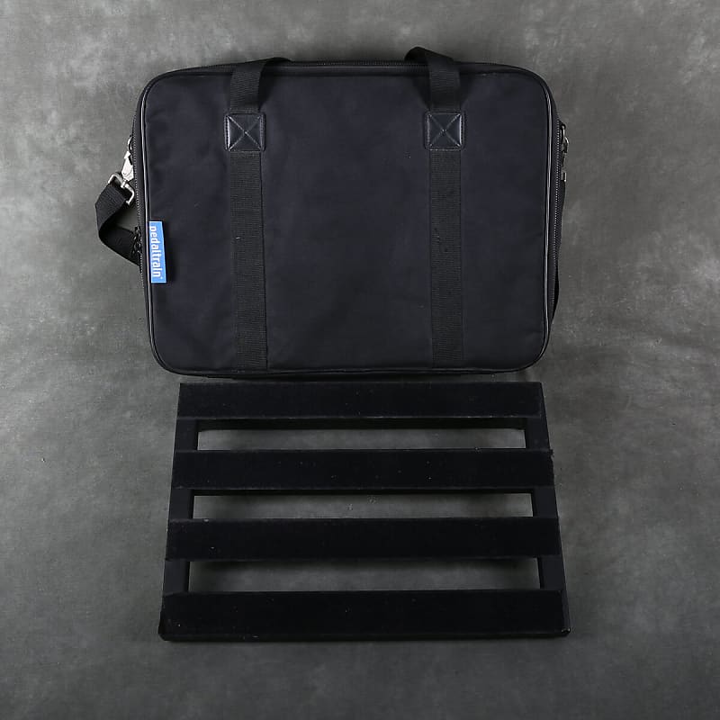 Pedaltrain Classic Pedalboard w/Gig Bag - 2nd Hand | Reverb