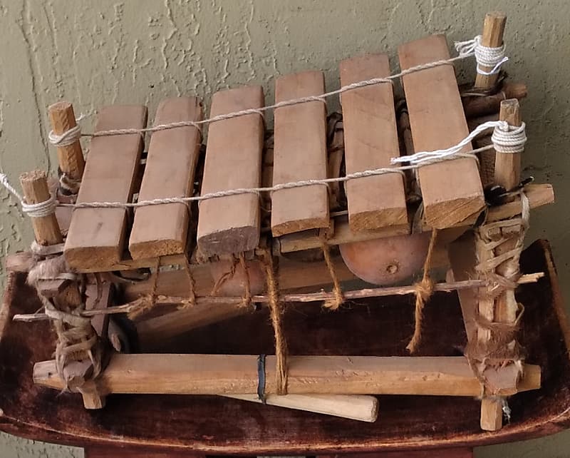 West African gourd-resonated xylophone (gyile/gyil) | Reverb