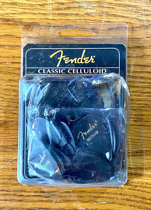 Fender 351 Medium Picks, Shell, 1 Gross. 144 picks. | Reverb