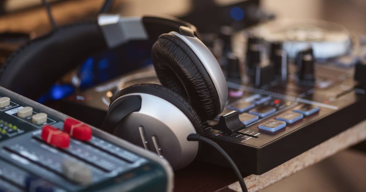 What is a decibel? | Basic Pro Audio Concepts | Reverb News