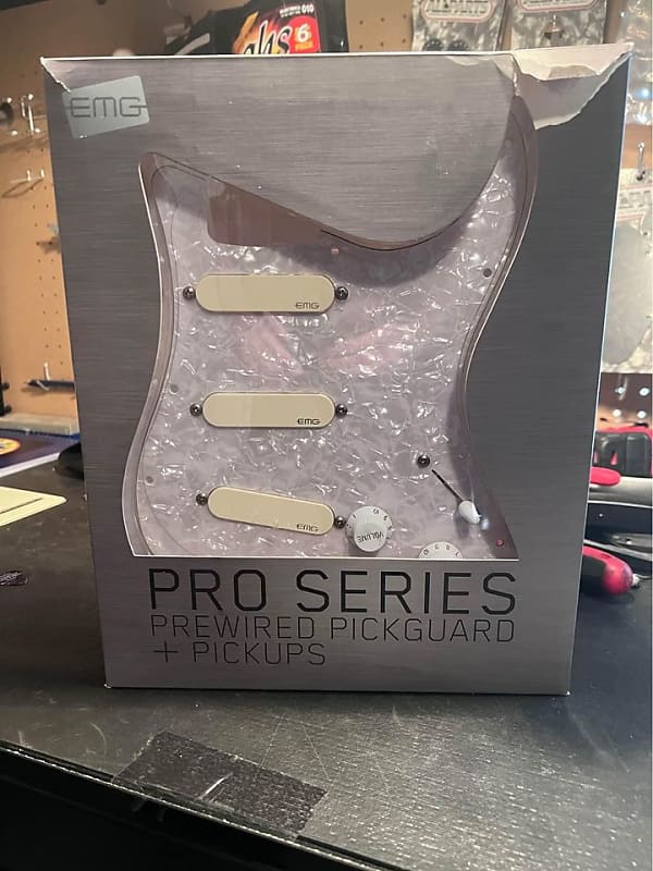 EMG DG20 David Gilmour Pre-Wired Loaded Strat Pickguard Ivory | Reverb