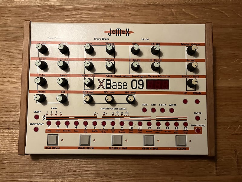 JoMox XBase 09 - White | Reverb