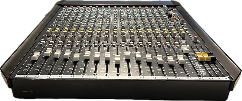 Behringer Ultragraph Pro FBQ1502 15-Band Stereo Graphic | Reverb