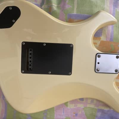 Fender Performer Made in Japan 1985 White/yellow | Reverb