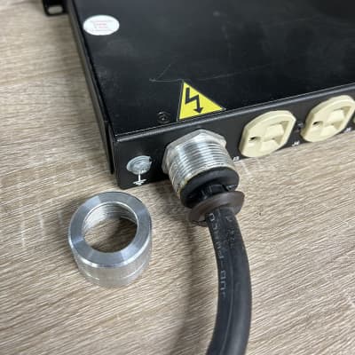 Eaton T982A1-N-SS-009 Power Distribution Unit 12-Outlet Unit | Reverb