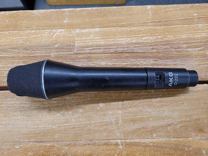 AKG D222 Dual-Diaphram "Sound Rocket" Dynamic Mic - Black | Reverb