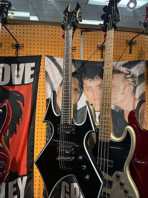 B.C. Rich Warbeast Trace Electric Guitar With Coffin Case | Reverb