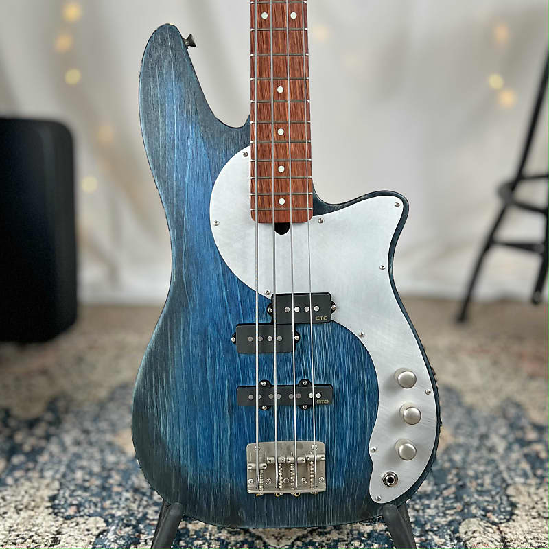 Offbeat Guitars Roxanne PJ 32" Medium Scale Bass in Midnight | Reverb