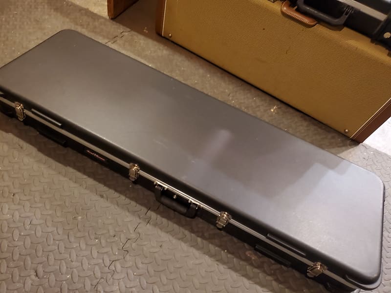 Road Runner Hard Case for Fender Bass Guitars | Reverb