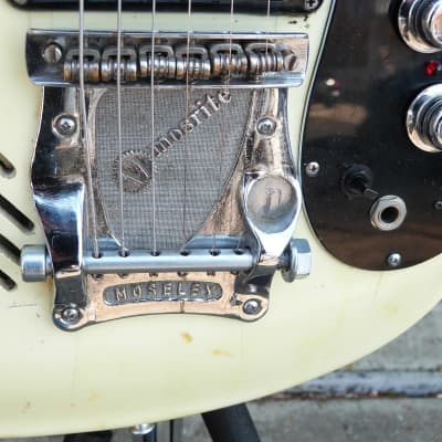 Mosrite the Vintage built in amplifier white | Reverb