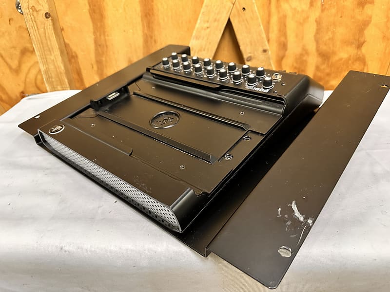 Mackie DL1608 Digital Audio DJ Mixer iPad 16 Channel w/Rack | Reverb