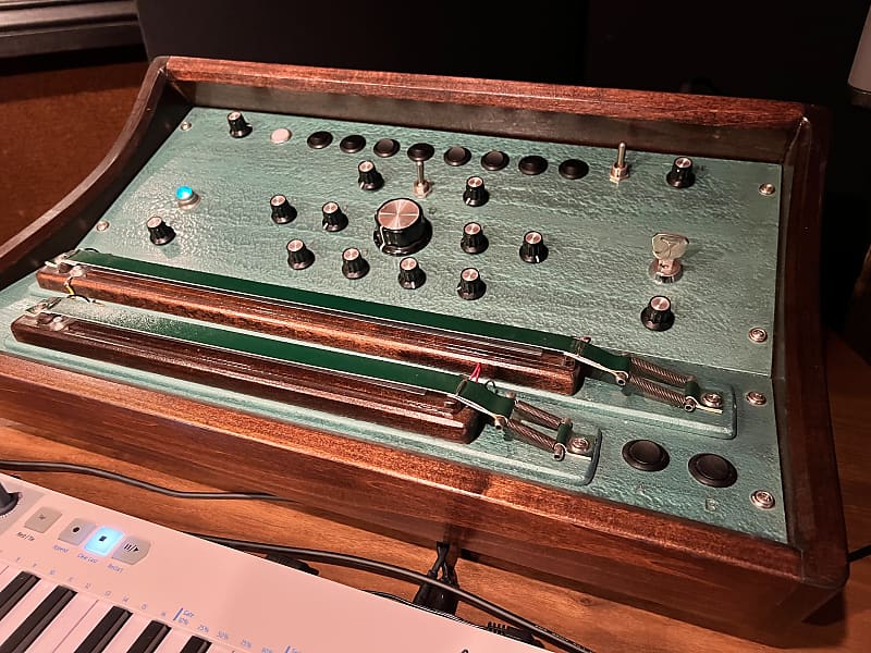 Dewanatron Swarmatron | Reverb