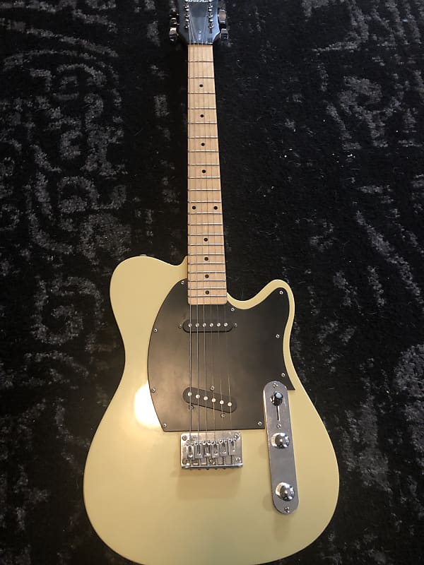 First Act ME302 2000’s - Cream | Reverb