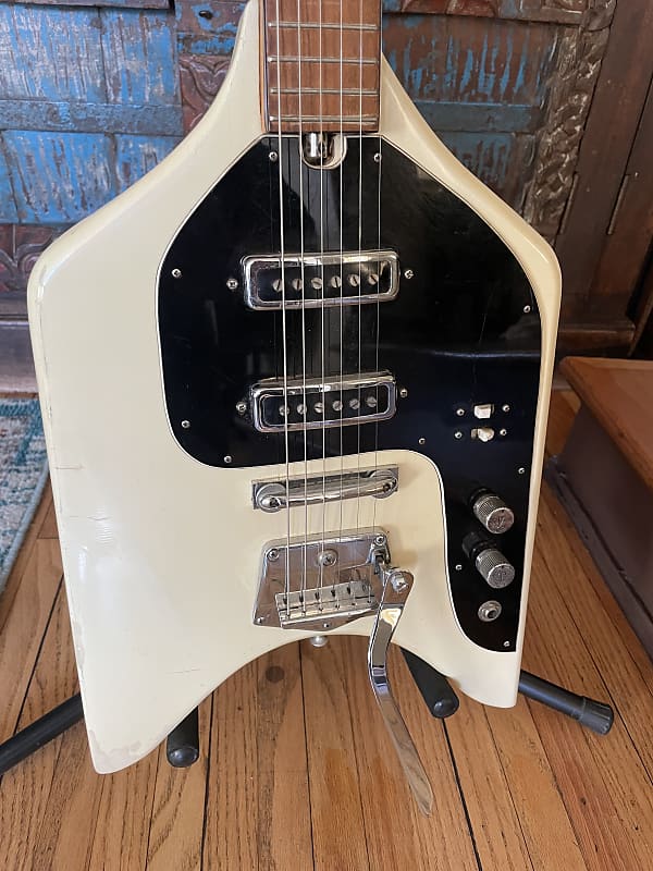 Kingston Flying Wedge 1968 White | Reverb
