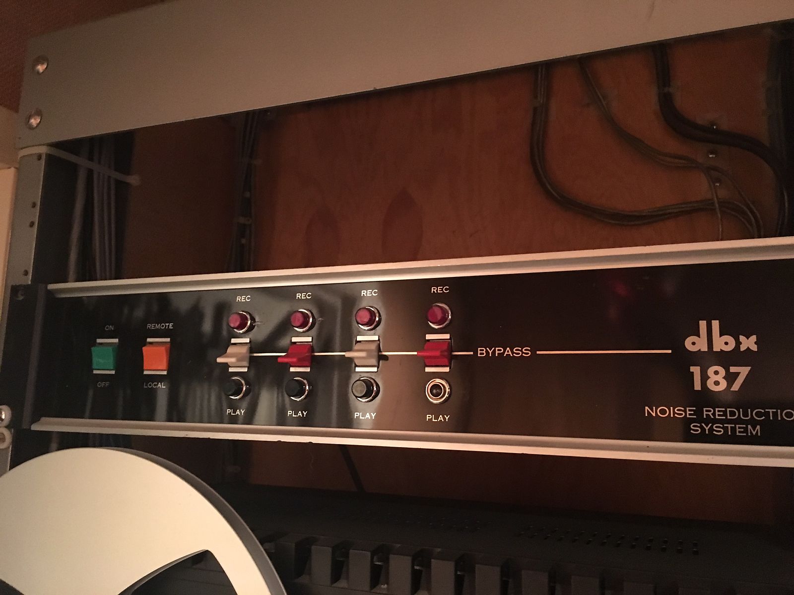 dbx 187 Decilinear Noise Reduction System | Reverb