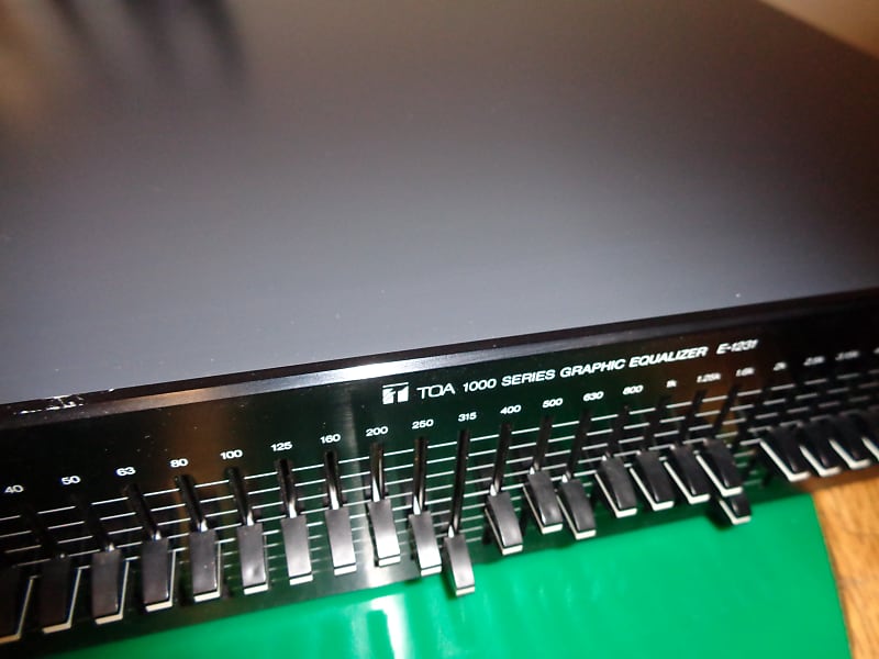 Toa E1231 Equalizer | Reverb