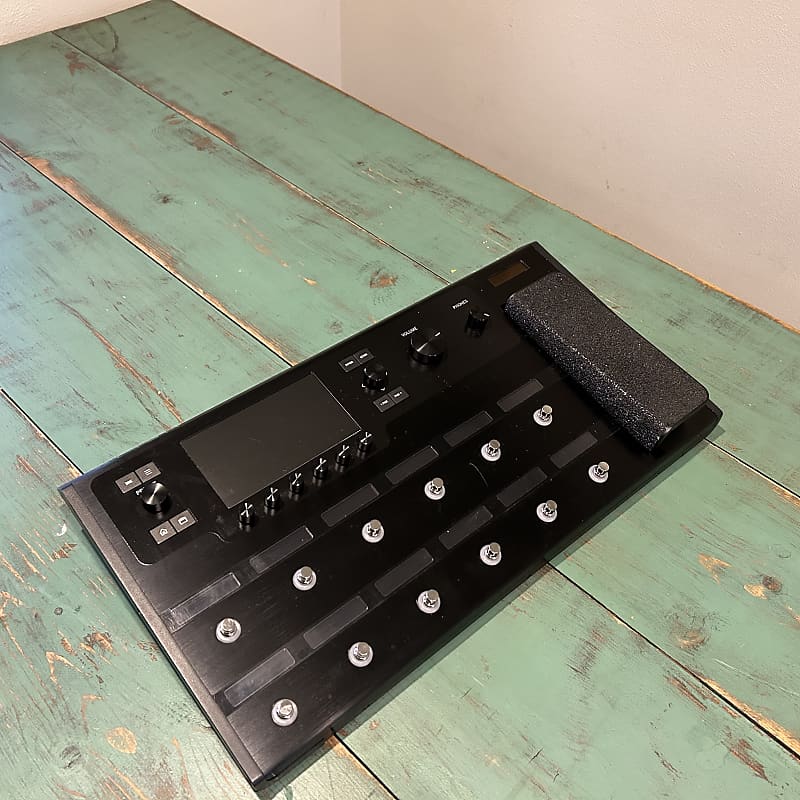 Line 6 Helix Floor Multi-Effect and Amp Modeler - Black | Reverb