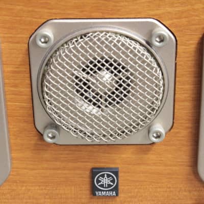 Yamaha NS-C10MM (center channel for NS-10MM speaker set Yamaha NS-C10MM (center channel for NS-10MM speaker set