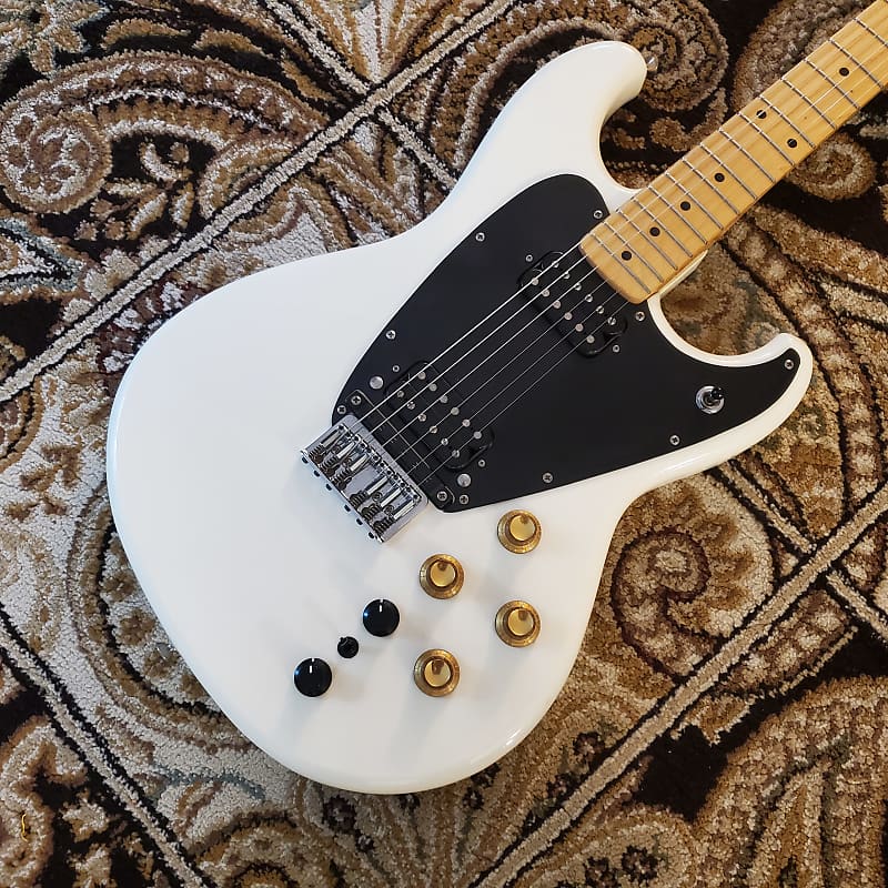 Roland G202 Guitar with GR300 Synthesizer 1980s White | Reverb