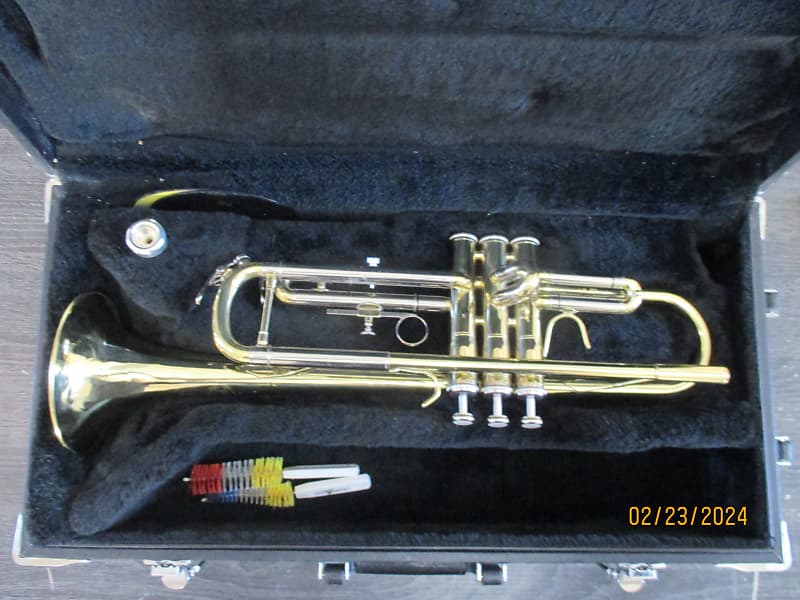 Jupiter JTR-600M trumpet with case and mouthpiece. | Reverb