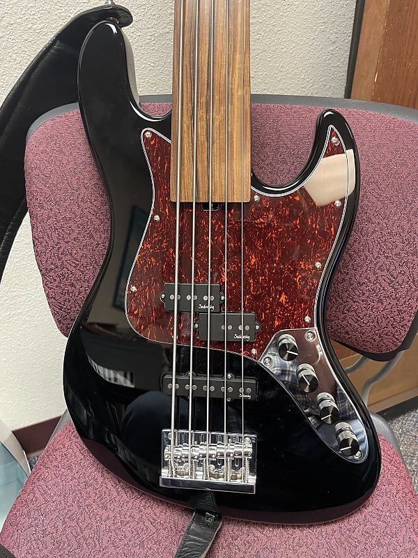 Sadowsky Metro Express 5 string fretless bass 2023 - black | Reverb