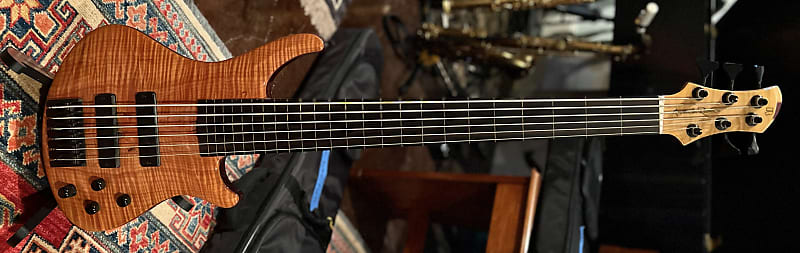 Roscoe SKB-3006 Fretless 2000's - Flame Maple | Reverb