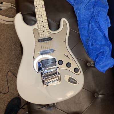 Dean Z autograph 1986 White | Reverb