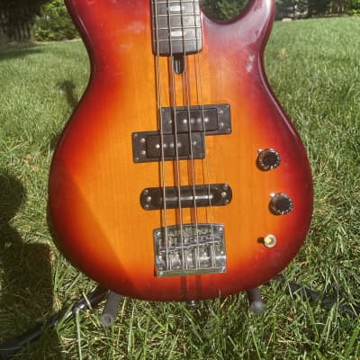 YAMAHA BB2000 bass guitars