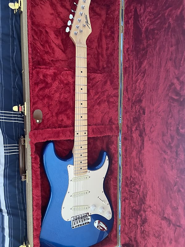Fender Tweed Case w/ Austin Premium Stratocaster - Metallic | Reverb