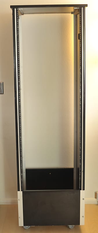 30 Space Equipment Rack | Reverb