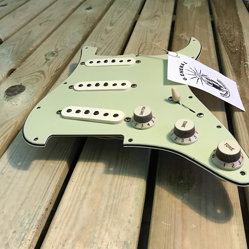 General 1964 Full loaded Scratchplate & pickups | Reverb France