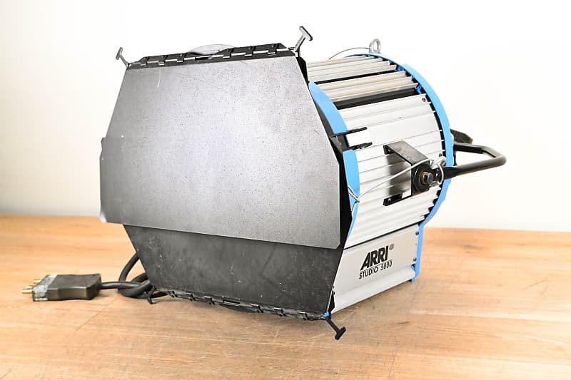 ARRI Studio 5000 Tungsten Fresnel Spotlight CG01A7R | Reverb