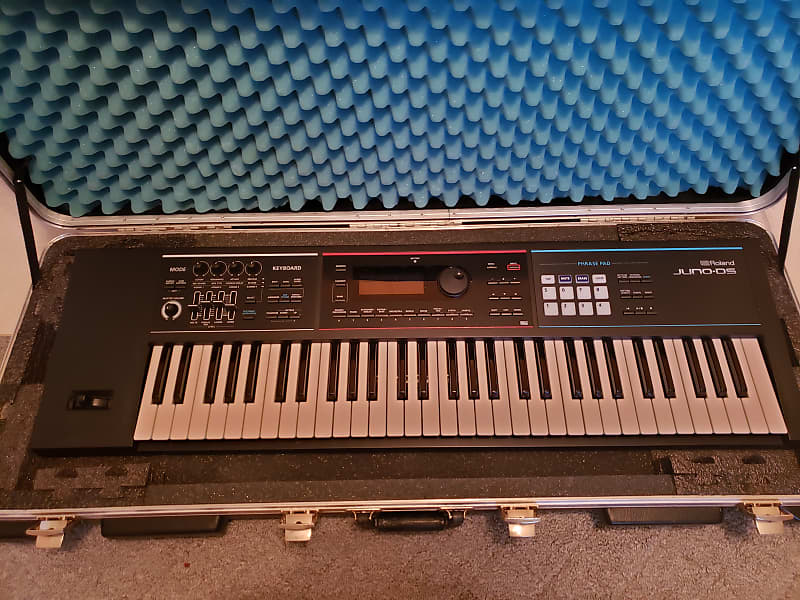 Roland JUNO-DS61 Digital Synth with SKB case | Reverb