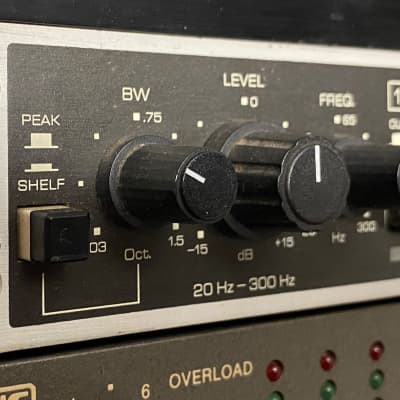 Behringer PEQ305 fully parametic rack mount EQ | Reverb
