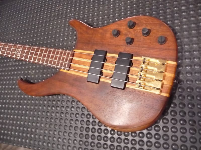 Peavey Cirrus Bass Guitar Reverb