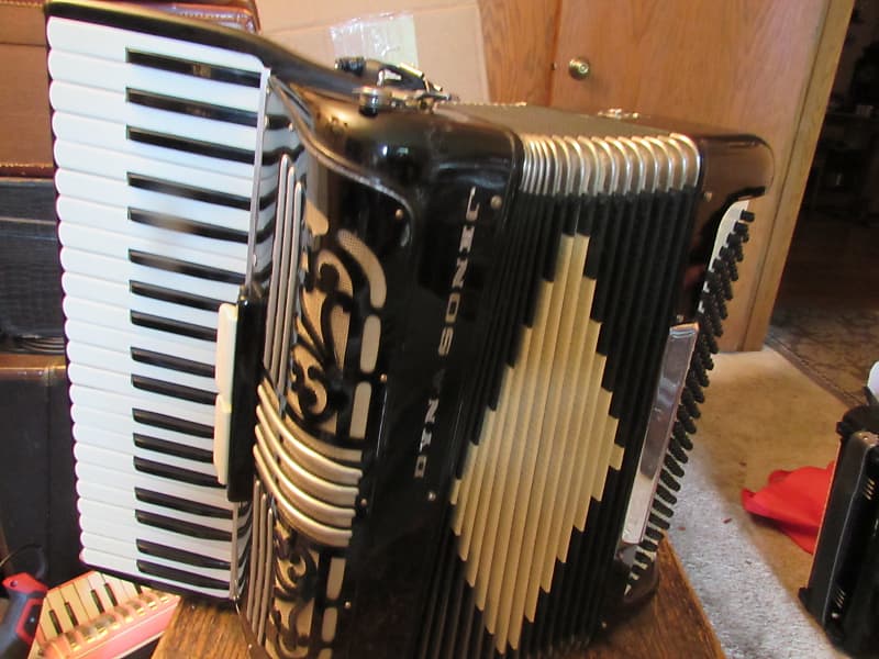 Accordion Dyna Sonic ,120 bass,2/4 LM,16"KB.2 treble | Reverb