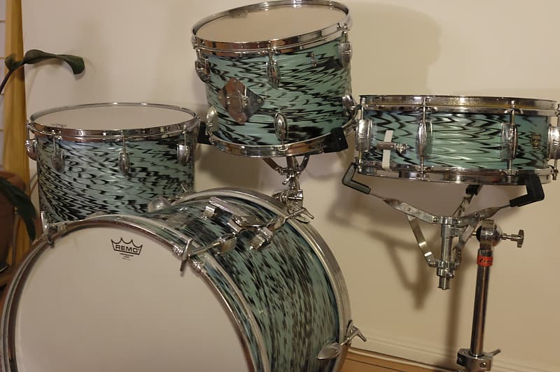 Vintage 1960's Yamaha C220 Blue Thunder Drum Kit w/ matching | Reverb