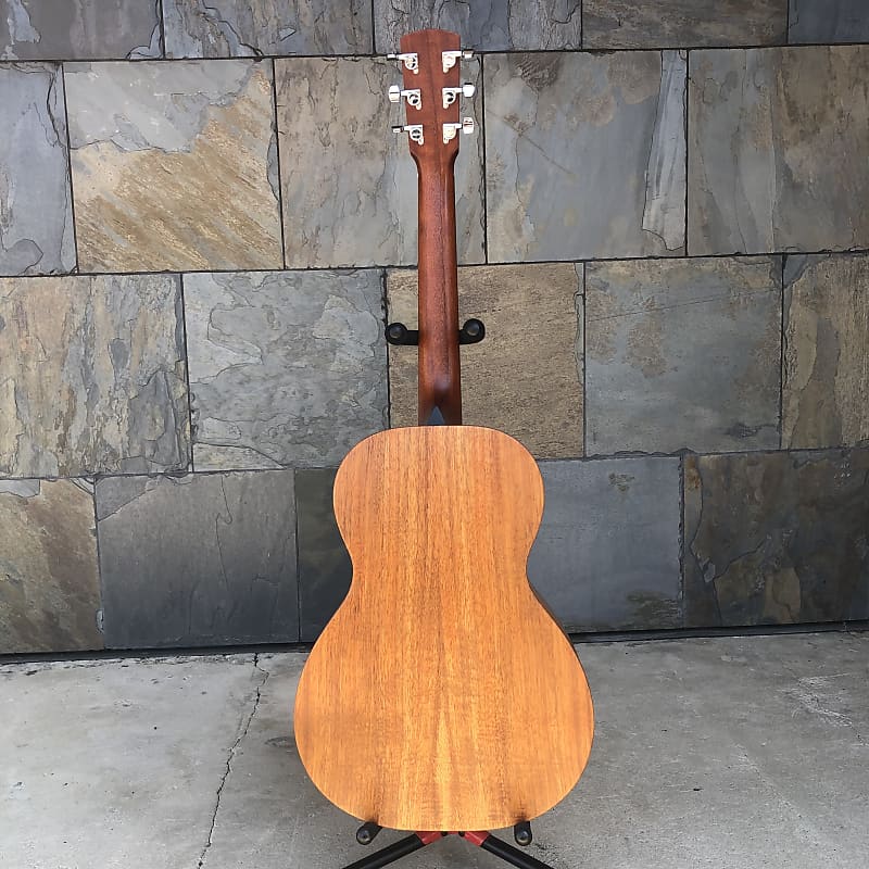Used Larrivee P01 Parlor with Hard Case | Reverb