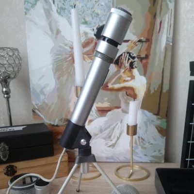 UHER M-942 dynamic microphone West Germany | Reverb