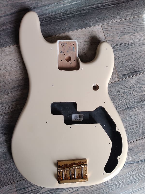 Fender Precision Bass Body Reverb