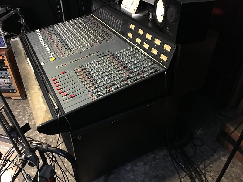 DDA D-SERIES 16 channel console | Reverb