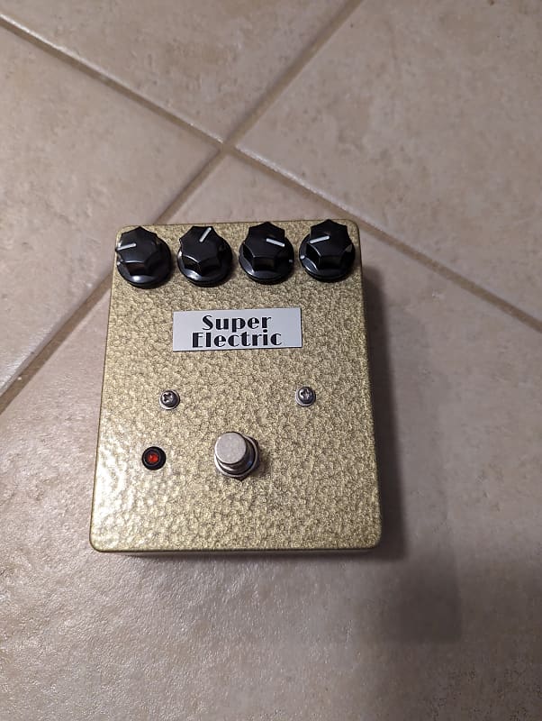 Super Electric Burn's Buzzaround Fuzz - Hammered Gold | Reverb UK