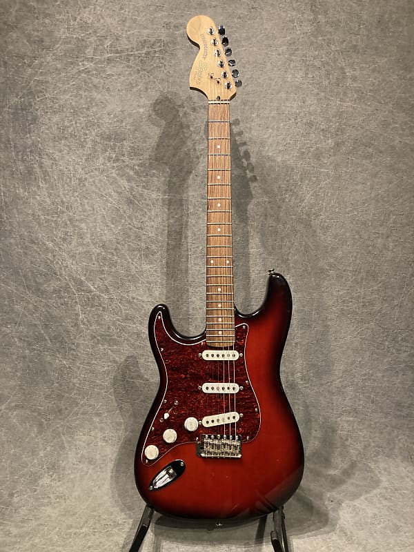 Squier Stratocaster standard 2005 - Red Burst | Reverb