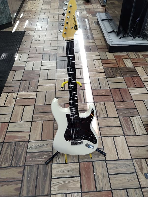 Strings & Things Custom White/Beige | Reverb