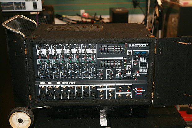 Fender Fender SR8500 8 Channel 500 Watt Powered Mixer Black | Reverb