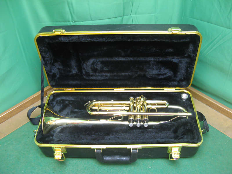 Bach TR300H2 Trumpet - Reconditioned - Solid Case and Bach 7C | Reverb