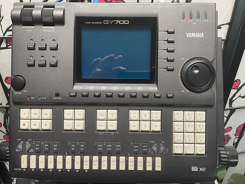 Yamaha QY 700 - Gray | Reverb