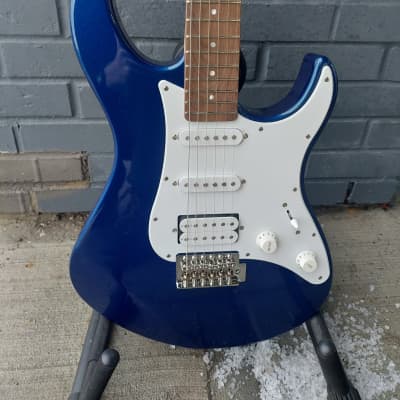 Yamaha Double Cutaway Electric Guitar, White PAC012 WH | Reverb Canada