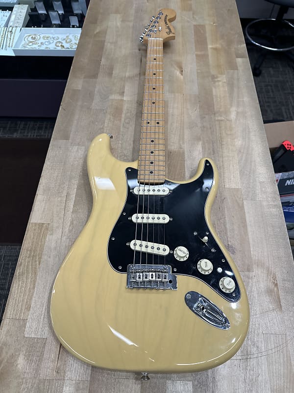 Fender Deluxe Stratocaster | Reverb